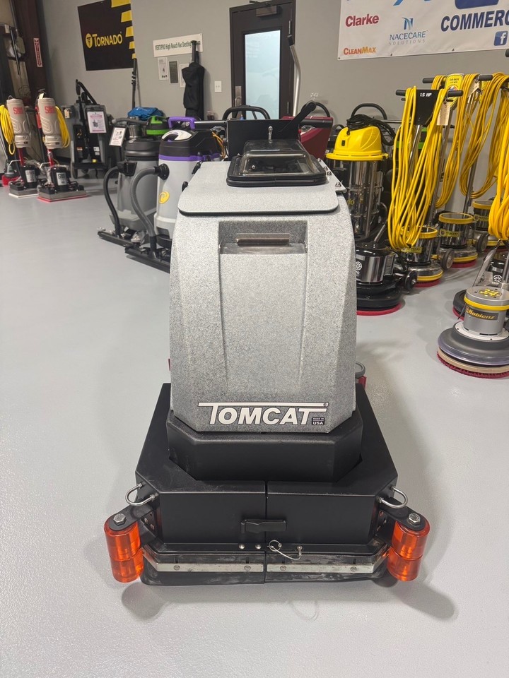 Tomcat Minimag 26D Floor Scrubber only 26 Hours Transmission Driven ...