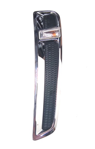Used Holden Commodore Calais VF Guard Indicator Flute Chrome Right ...