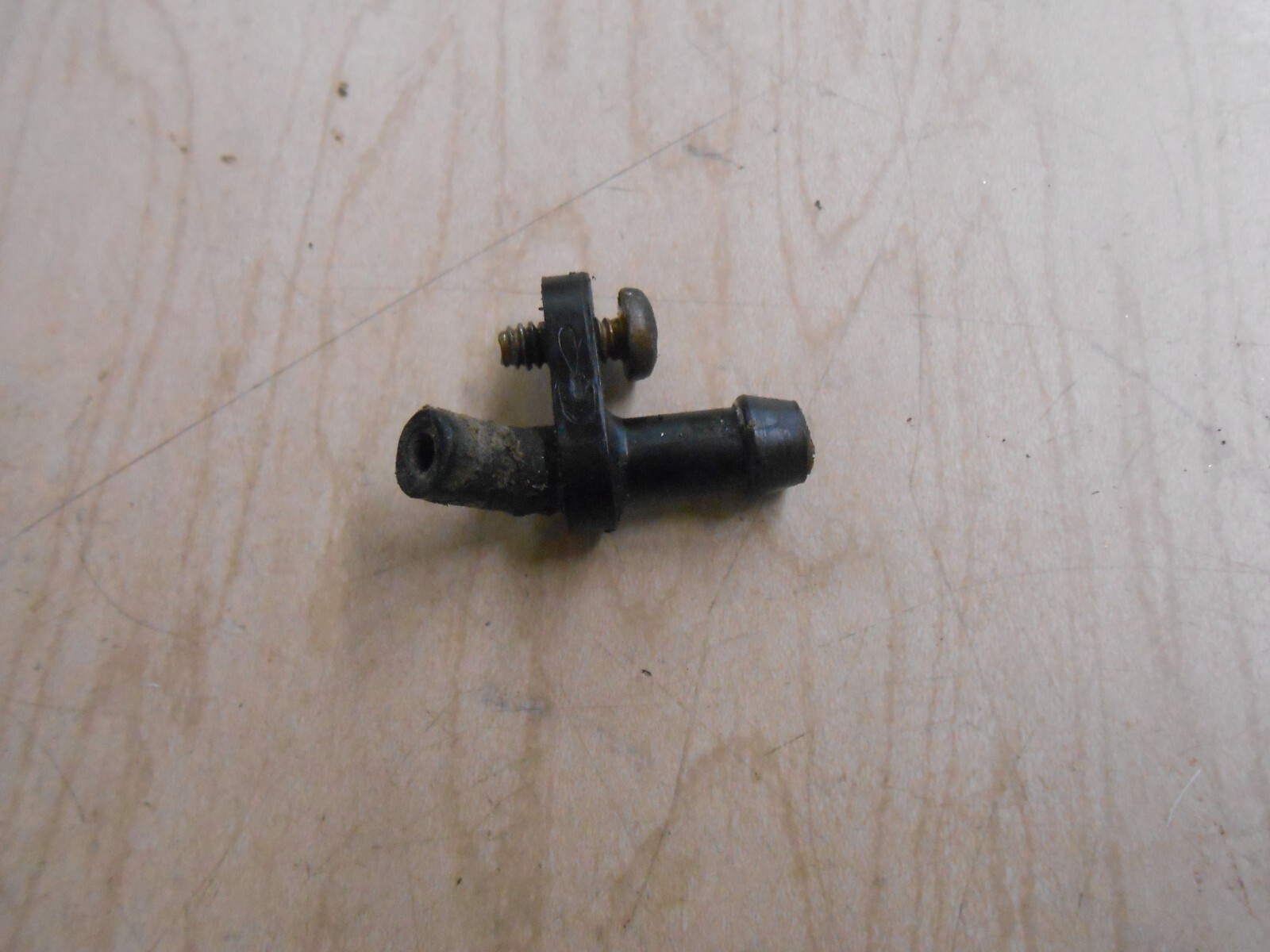 56712 Mercury 1973 110 9.8hp Outboard Motor water tell-tale nozzle T33 ...