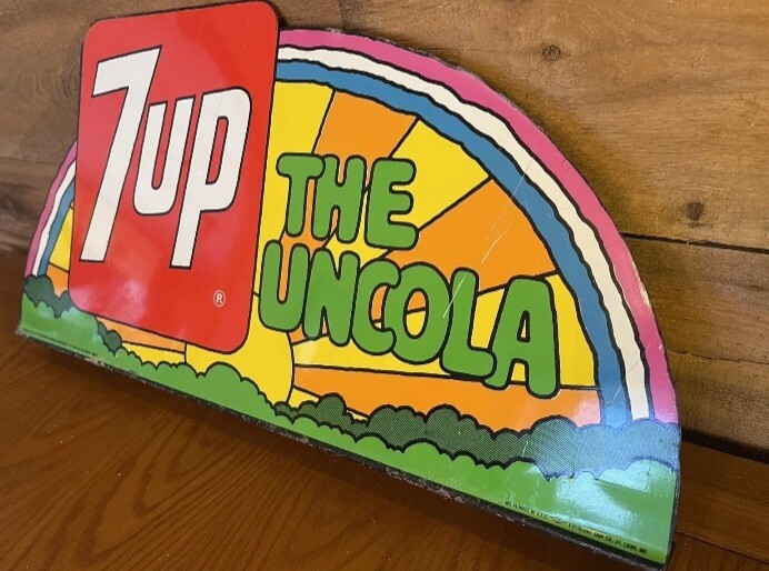 VINTAGE U.S.A. 1971 7 UP THE UNCOLA METAL FLANGE RAINBOW PETER MAXX ART ...