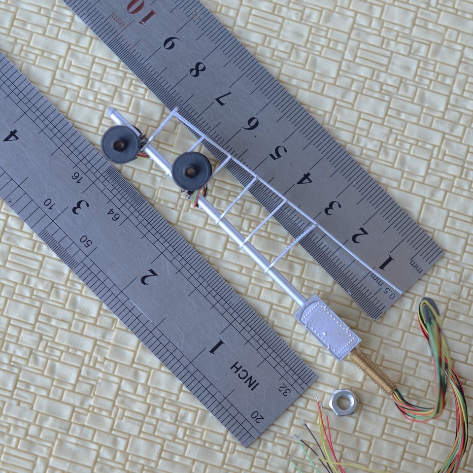 1 x HO scale model 4 head searchlight offset Distant / Intermediate ...