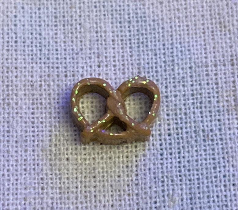 Authentic Origami Owl SPARKLE SOFT PUB PRETZEL Floating Enamel FOOD ...