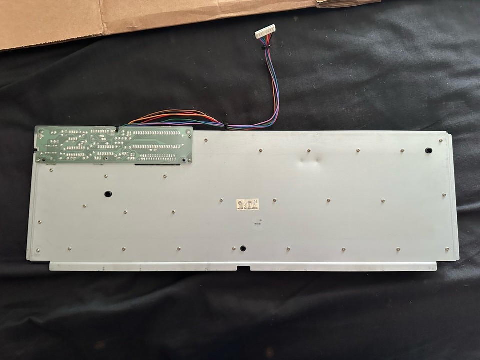 Amiga A500/plus Mitsumi Keyboard Has Yellowing Tested All Keys Working ...