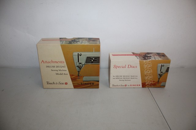 Vintage SINGER Model 600 Sewing Machine Deluxe Zig Zag Attachments ...