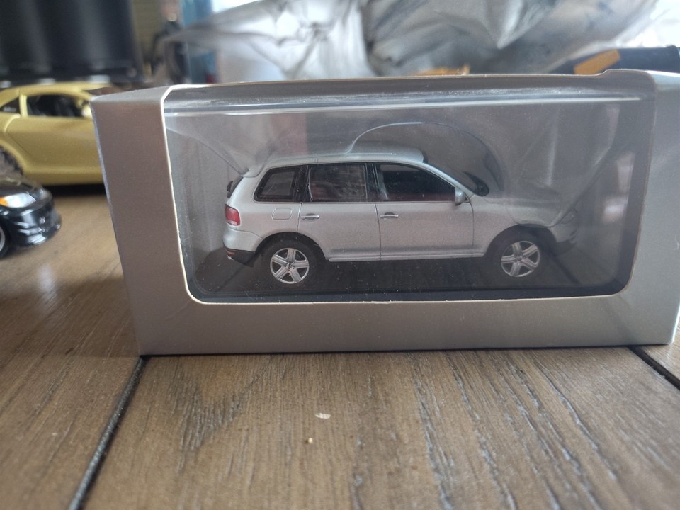 Minichamps Volkswagen Touareg V10 TDI Paul's Model Art 1:43 Scale New ...