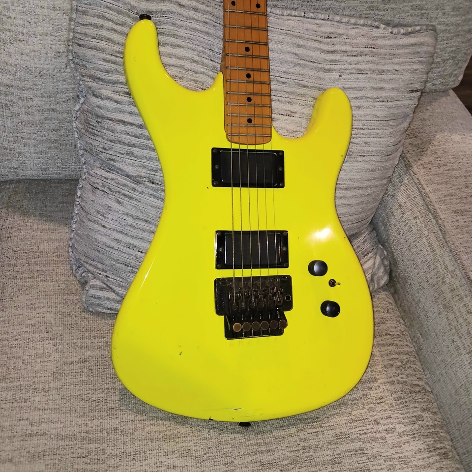 Kramer ST200, Floyd Rose 2 , EMG Pickups, Kramer Case, Maple Neck ...