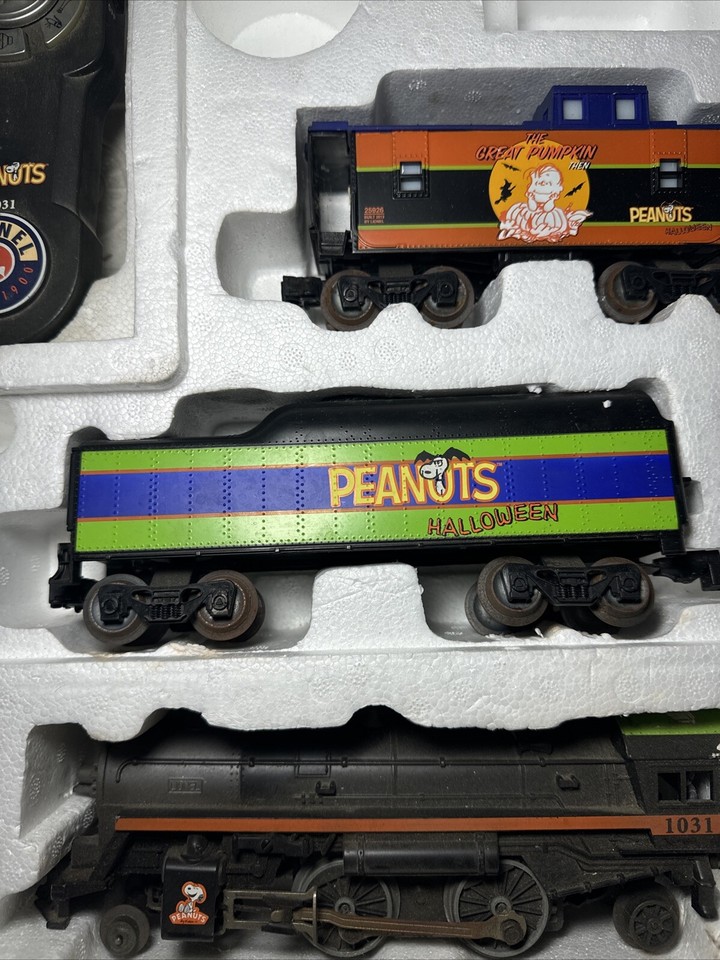 Lionel 6-30214 Gauge Peanuts Halloween Train Set w/ LionChief Remote ...