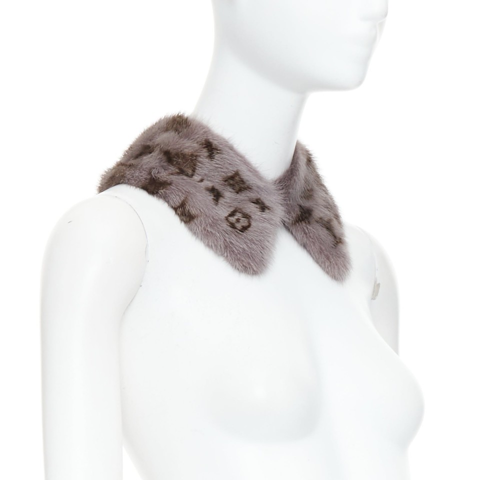 rare LOUIS VUITTON 2019 grey mink fur LV monogram silk lined collar ...