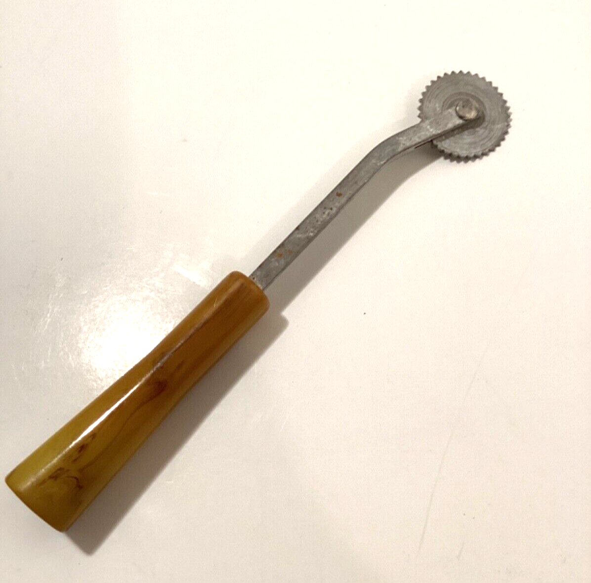 VINTAGE Butterscotch Bakelite Tracing Wheel Seamstress Pattern Cutter ...