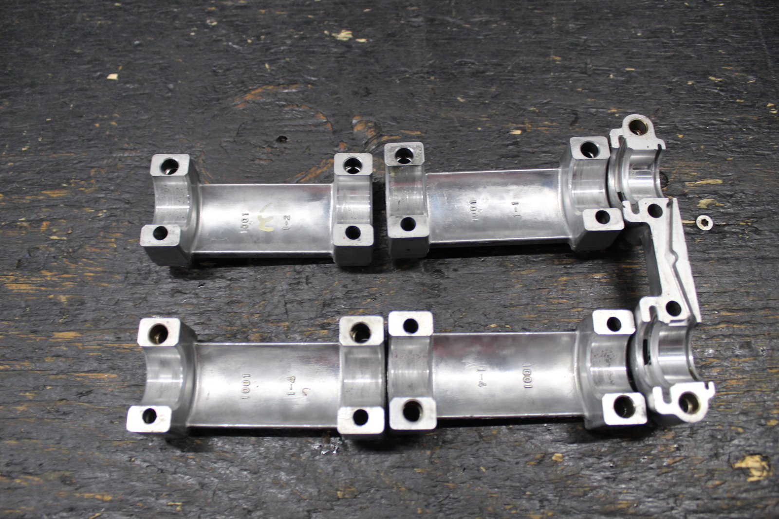 06 07 YAMAHA YZF R6 R6R CAMSHAFT CAM SHAFT CAP JOURNAL HOLDER 2006 2007 ...