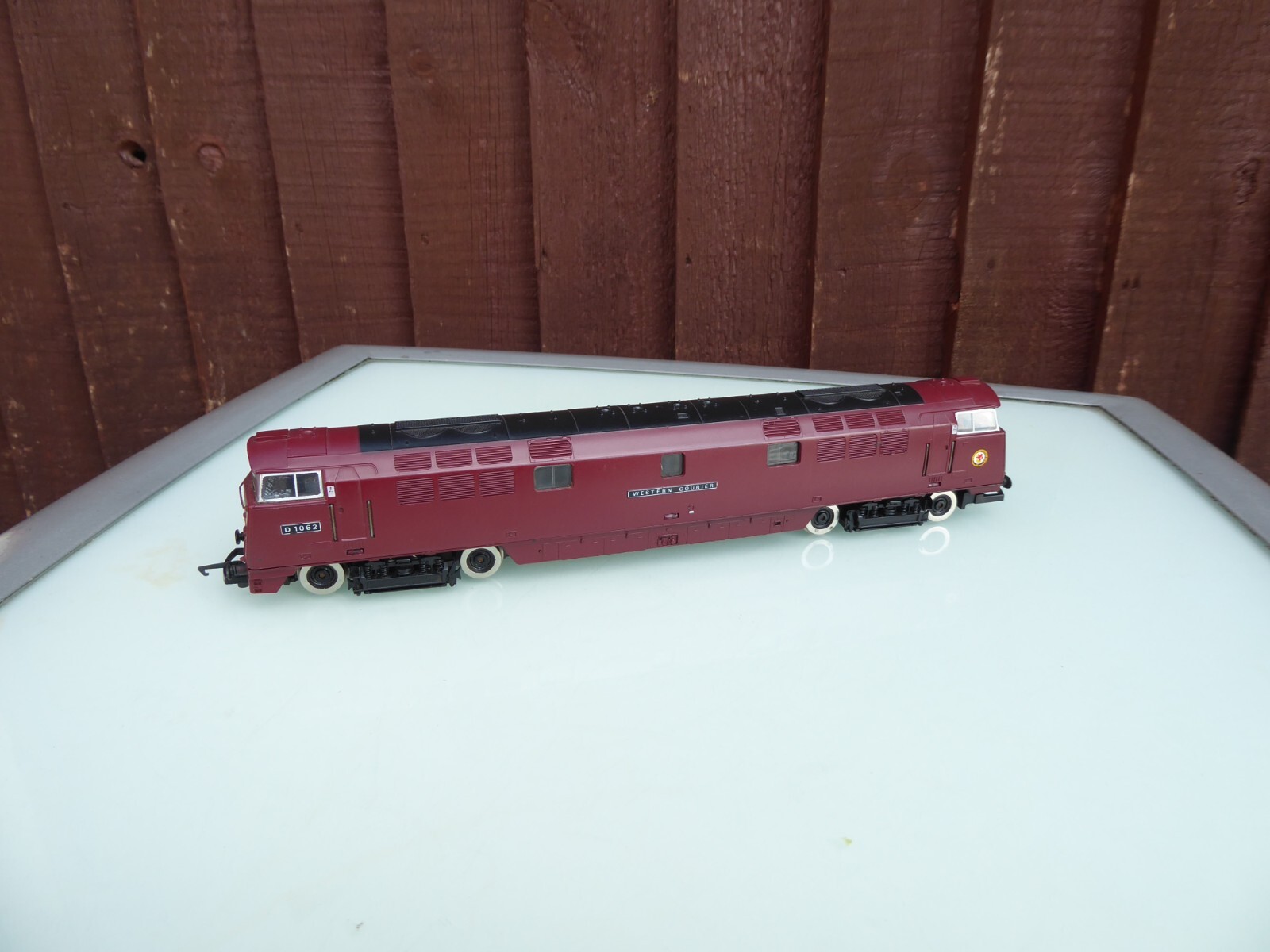 Hornby 00 Gauge Class 52 Diesel Western Courier in BR Maroon Livery ...