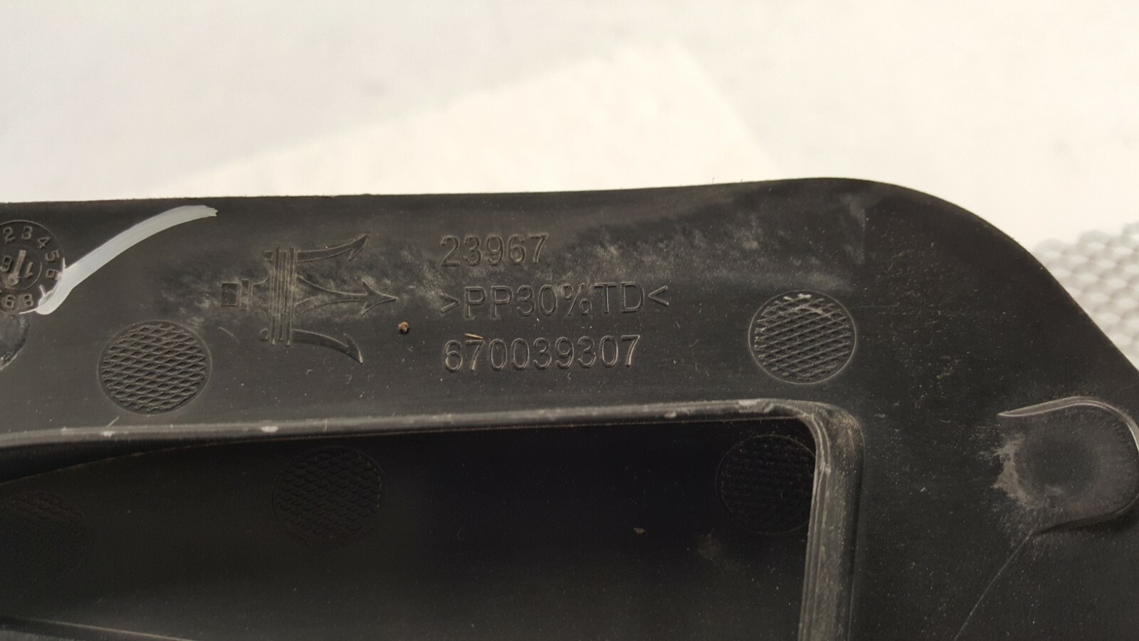 MASERATI PASSENGER RIGHT LOWER MESH GRILLE 670039307 OEM | eBay