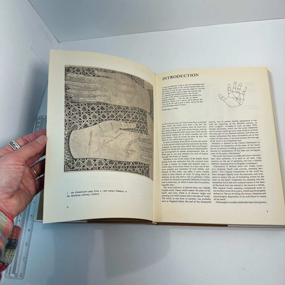 The Book Of The Hand By Fred Gettings Vintage Palmistry 1965 DJ Hamlyn ...