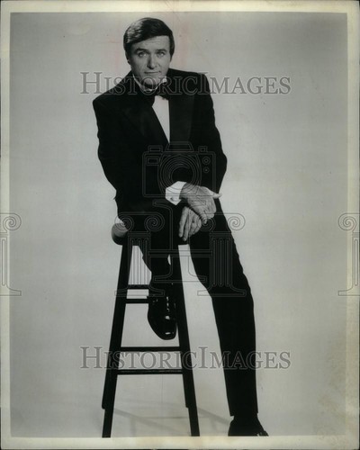 1972 Press Photo Mike Douglas talk show host singer - DFPC87361 | eBay