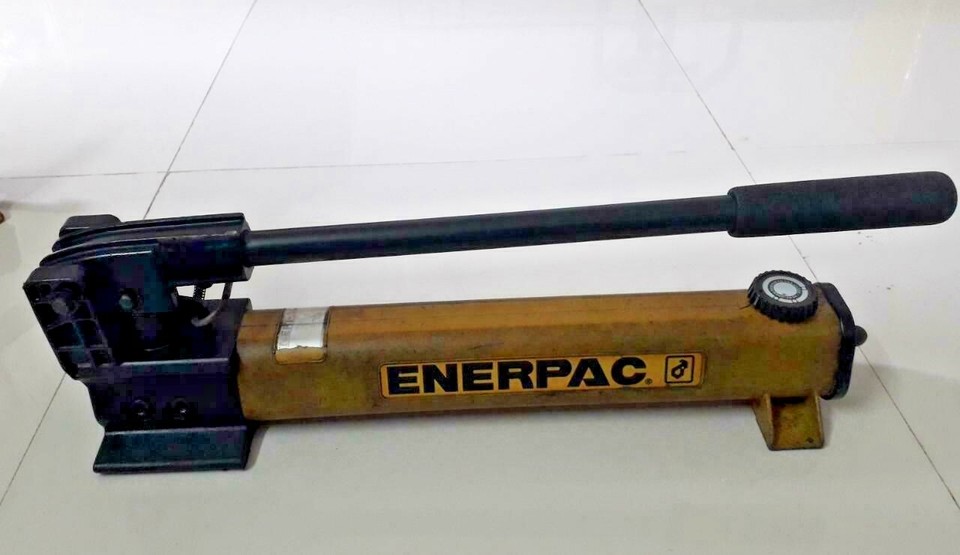 Enerpac P392 Two-Speed Hydraulic Hand Pump 700 Bar/ 10,000 PSI | eBay