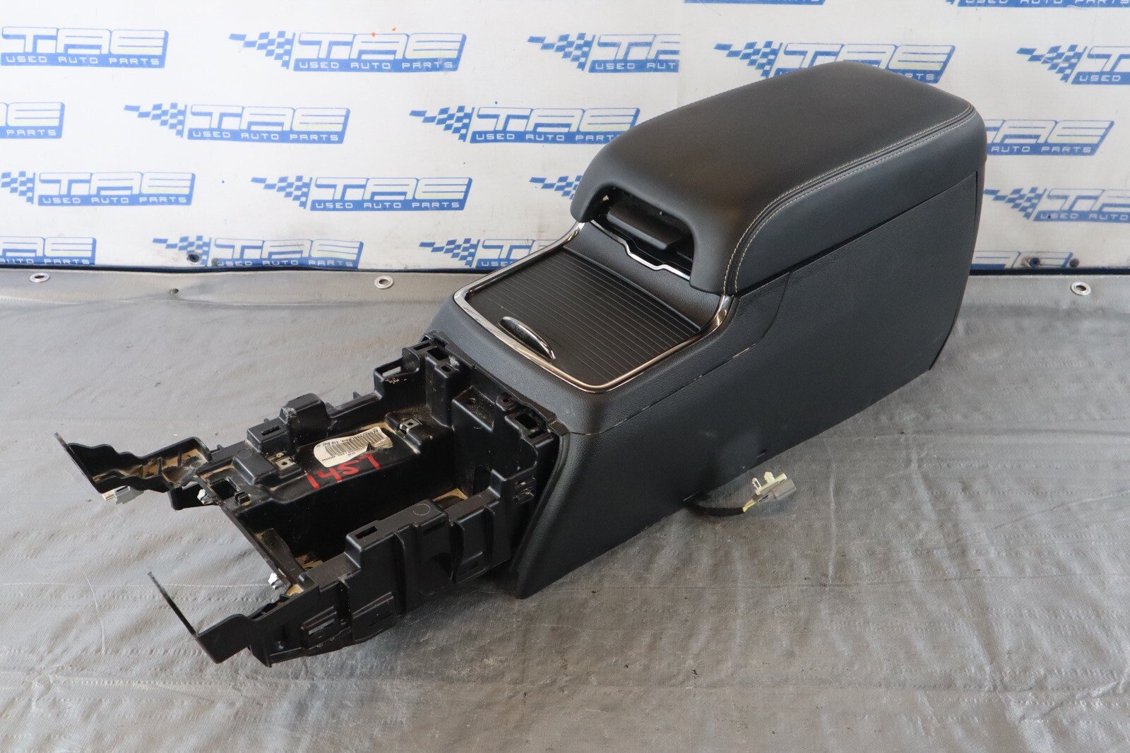 2021 DODGE CHARGER SRT HELLCAT OEM CENTER CONSOLE W LEATHER ARMREST ...