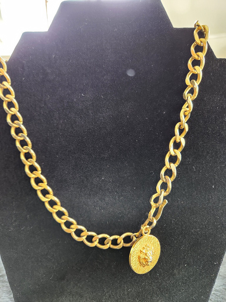 COLLECTORS *CHANEL LION* medallion Gold Chain Neckla… - Gem