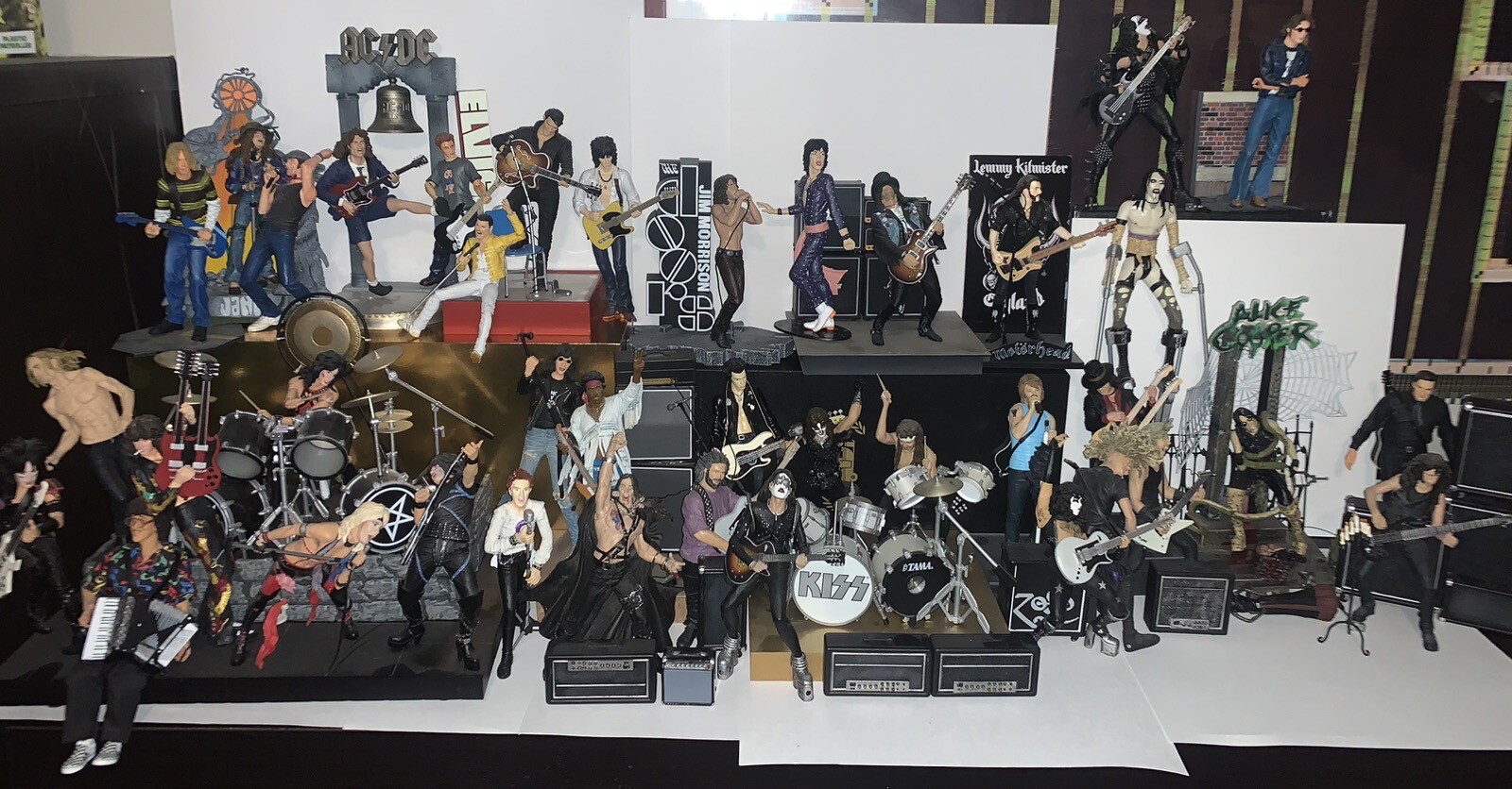 MUSIC ACTION FIGURE GIANT 35+ LOT NECA MCFARLANE Mettalica Motley Crue ...