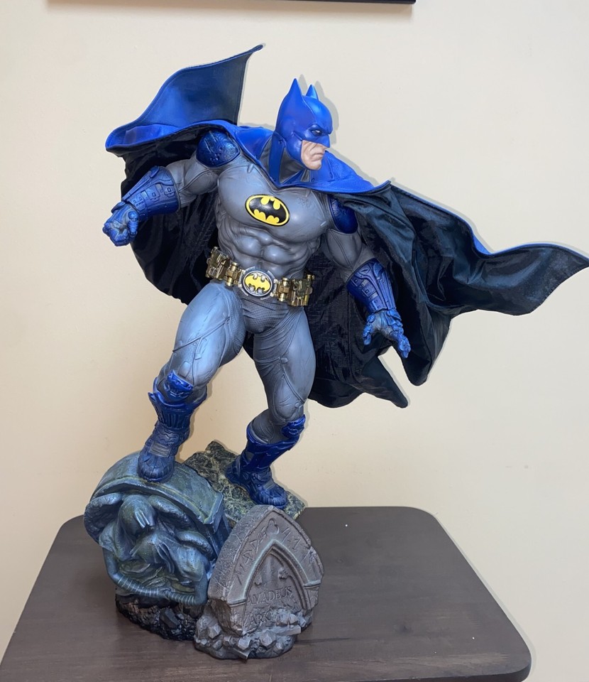 Sideshow BATMAN Modern Age Blue Suit 1/4 Premium Format Figure Statue ...