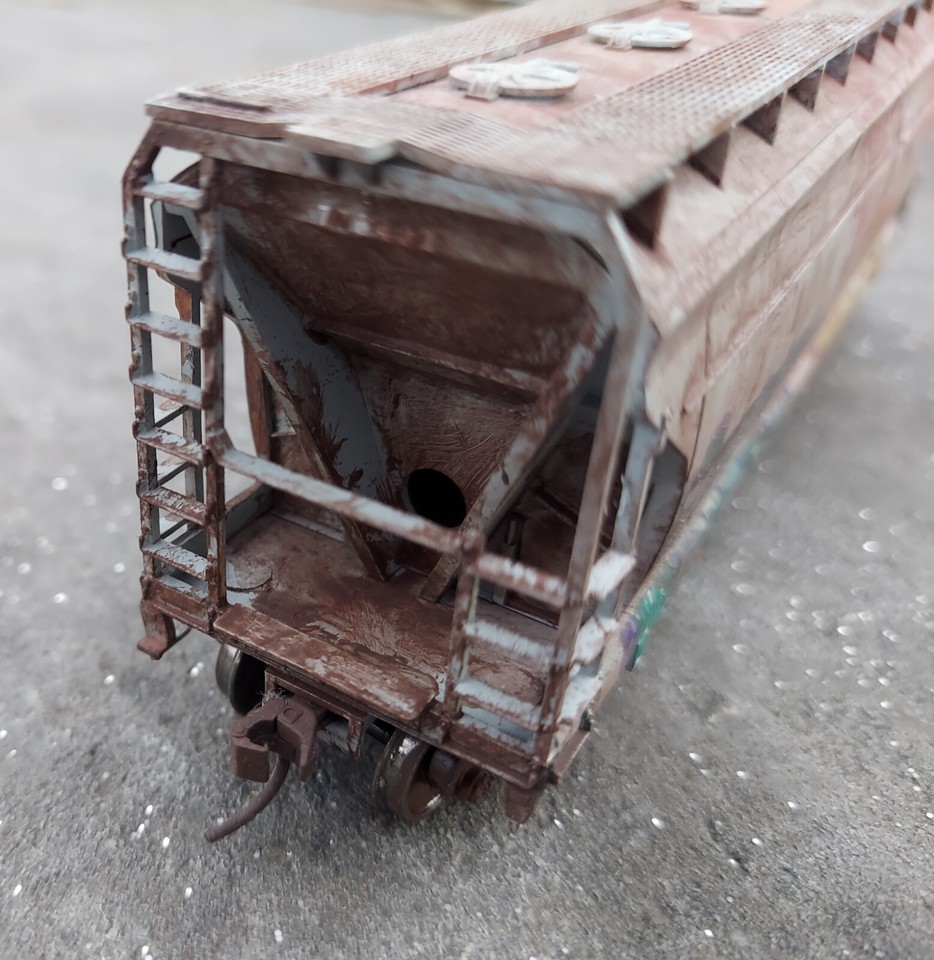 HO Scale Weathered ACF Atlas Illinois Central Covered Hopper. Has ...
