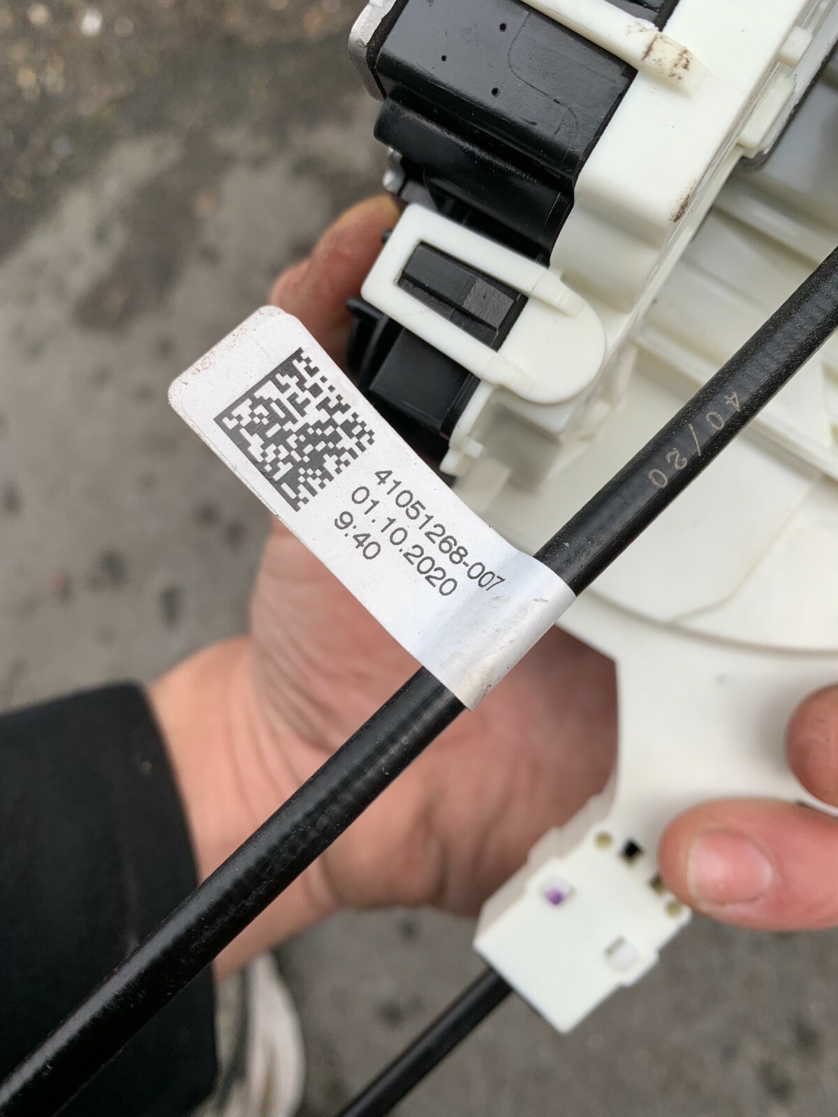 Mercedes Sprinter W907 W910 Door Lock Bow Front Right 9077200300 | eBay