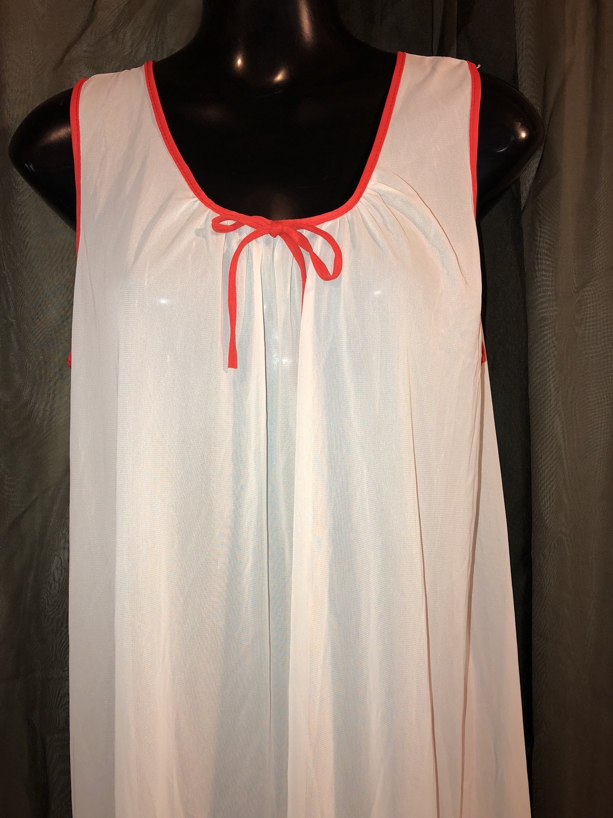 Vtg. WHITE Nylon Night Gown Nightgown Size SMALL - Gem