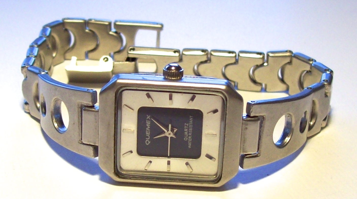 Lovely Sleek Silver Tone Women's Small Square Quemex Japan Movement ...