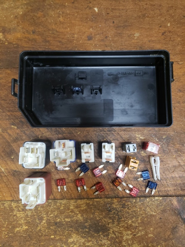 1997 TOYOTA 4RUNNER Under the Hood Fuse Relay Box Cover with relays ...