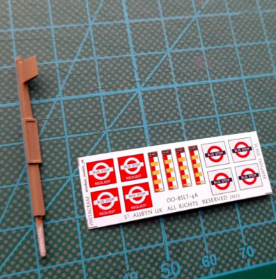 OO GAUGE LONDON TRANSPORT BUS STOP FLAGS POLE & TIMETABLES DECAL KIT ...