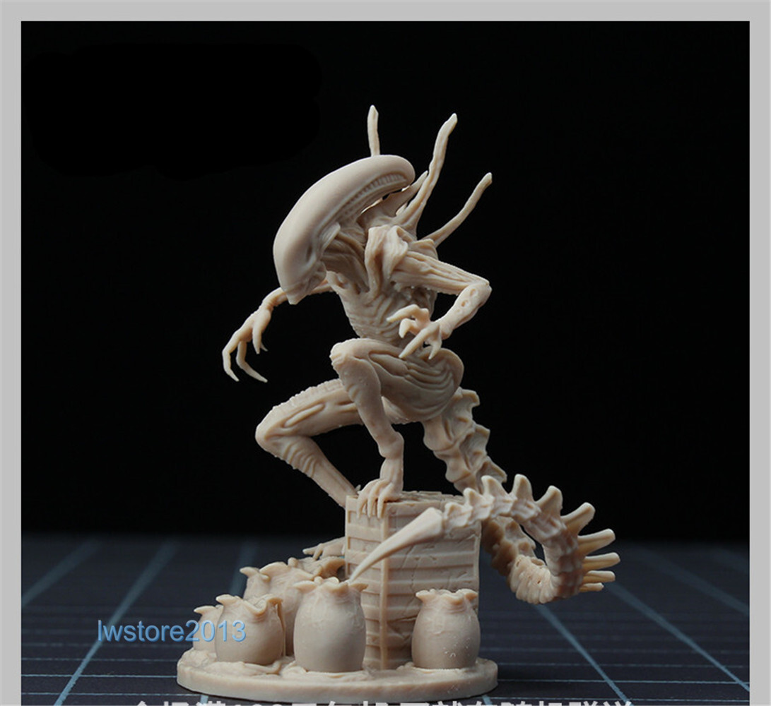 1/64 Crouching Alien Scene Props Miniature Figures Model For Cars ...