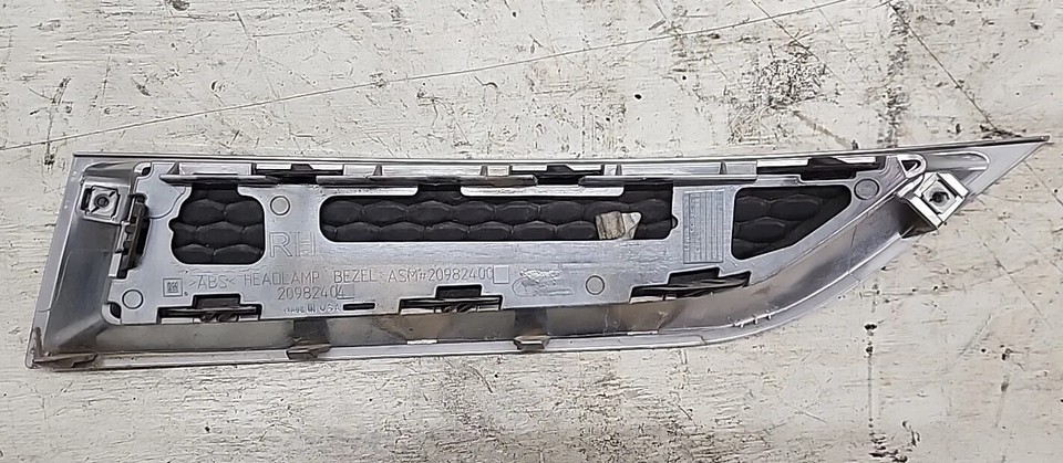 2013-2016 GMC ACADIA OEM RIGHT RH UPPER BUMBER COVER GRILLE GRILL ...