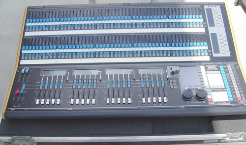 AVO Saphire 2000 Lighting Console with Road Case | eBay
