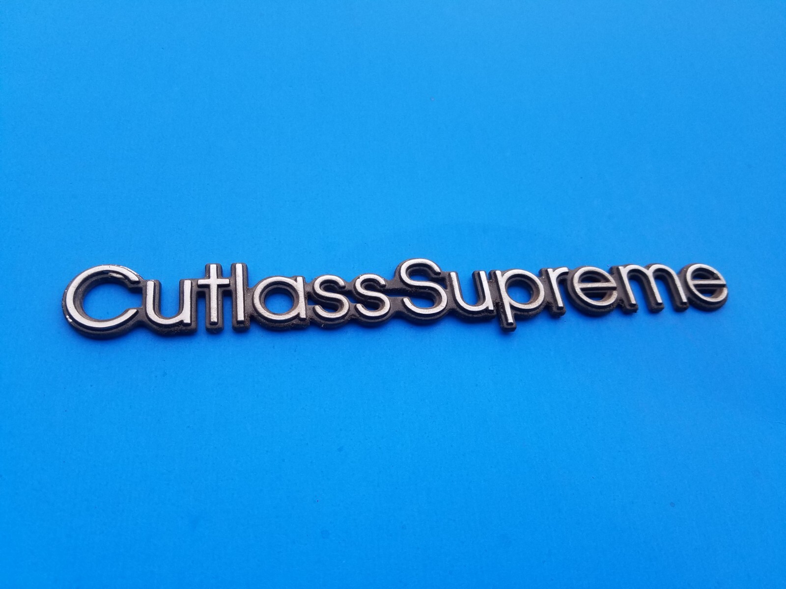 93 94 95 96 97 OLDSMOBILE CUTLASS SUPREME SIDE EMBLEM BADGE SYMBOL LOGO ...