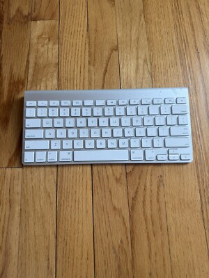 Apple Wireless Keyboard Model A1314 | eBay