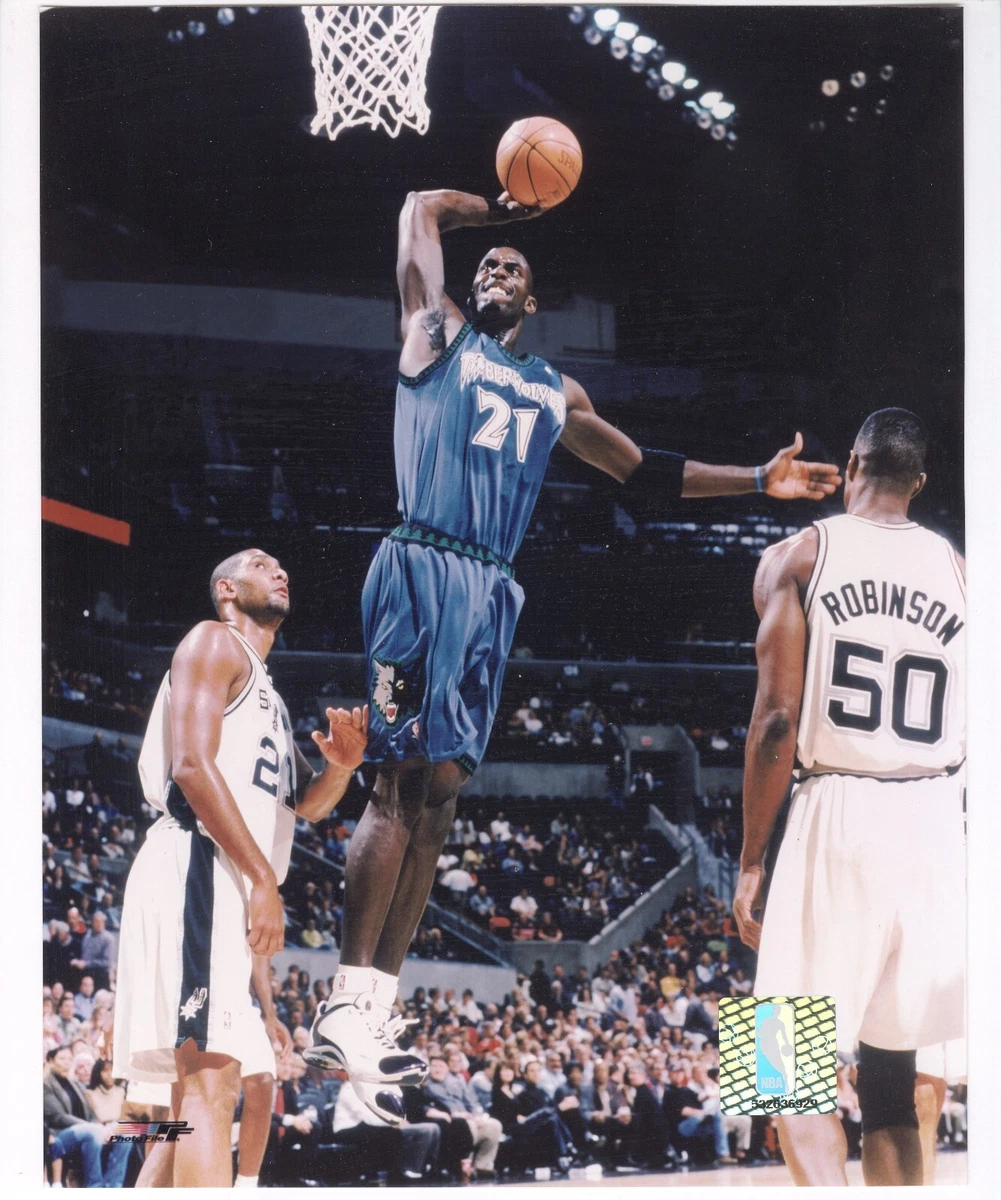 Kevin Garnett Dunking Timberwolves