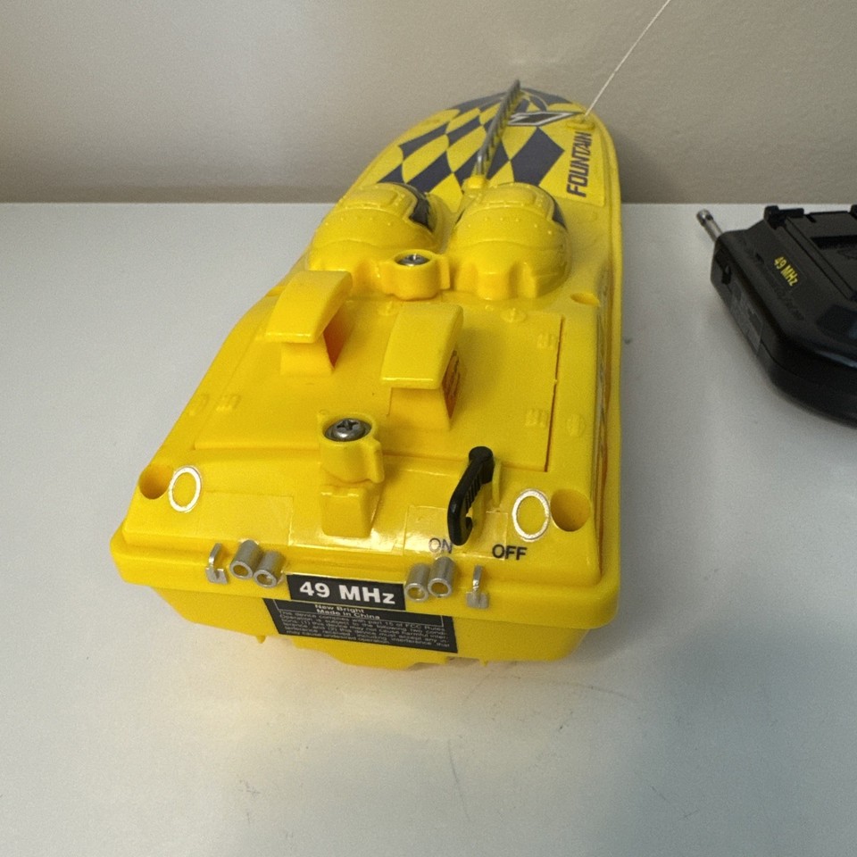 New Bright RC Boat, Pier 57 Fountain, 49 MHz, Used Tested Works Yellow ...