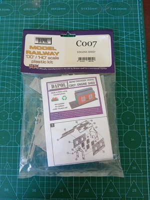 Dapol Oo/HO Scale COO7 Engine Shed | eBay UK