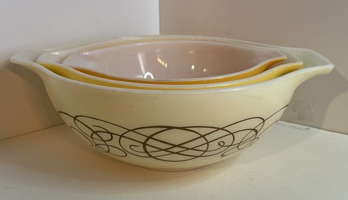 Pyrex Golden Scroll Cinderella Nesting Bowls Set of 3 - #444, 443 ...