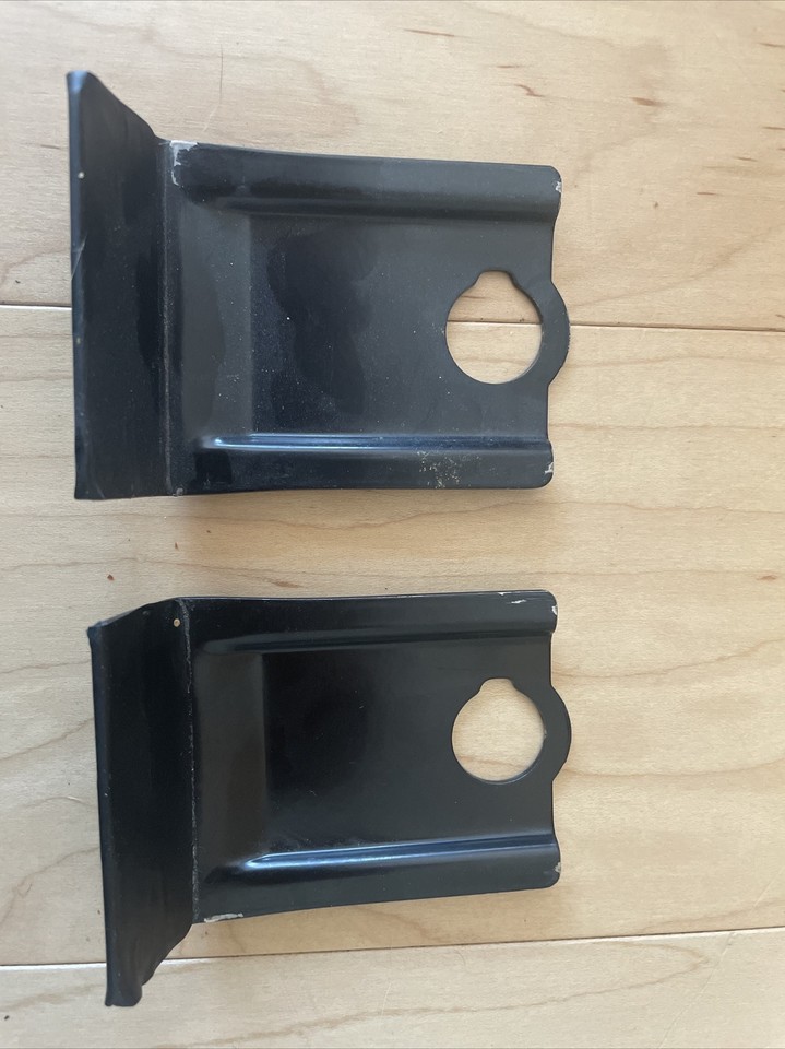 Yakima Q93 Q Tower Clips w/ A Pads & Vinyl Pads #00693 2 clips Q 93 NEW ...