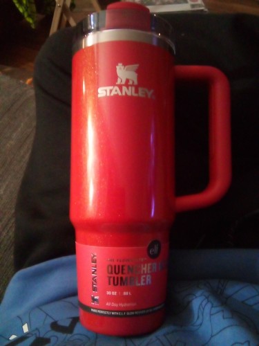 Stanley 30 oz Stainless Steel FlowState Quencher Tumbler Red Delicious ...