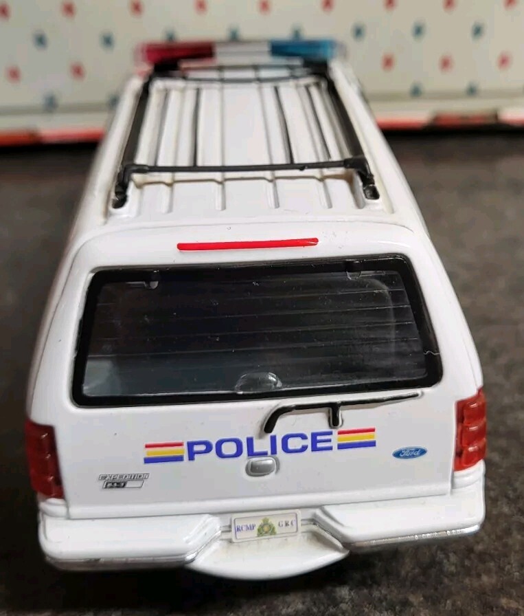 Nice RCMP Royal Canadian Mounted Police 1:24 2000 Ford Expedition XLT ...