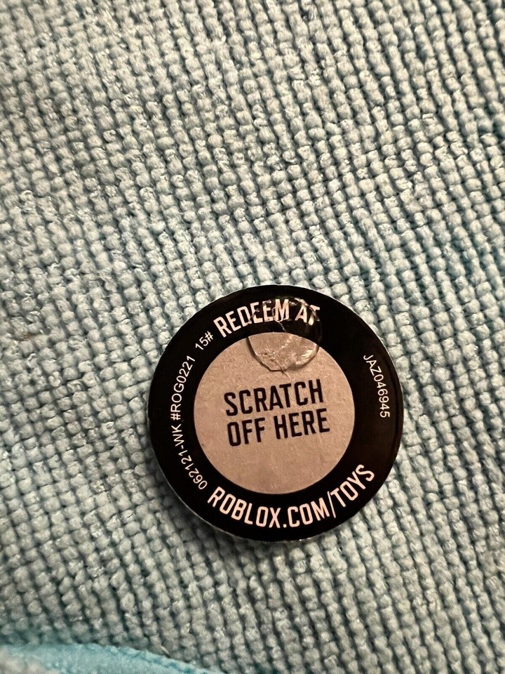 Roblox Celebrity Series 2 Otakufaic Otaku Face Code Green MESSAGED | eBay