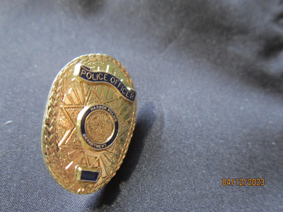 HARBOR POLICE DEPT officer GOLD TONE pin 1" Lapel hat Tie Tac obsolete ...