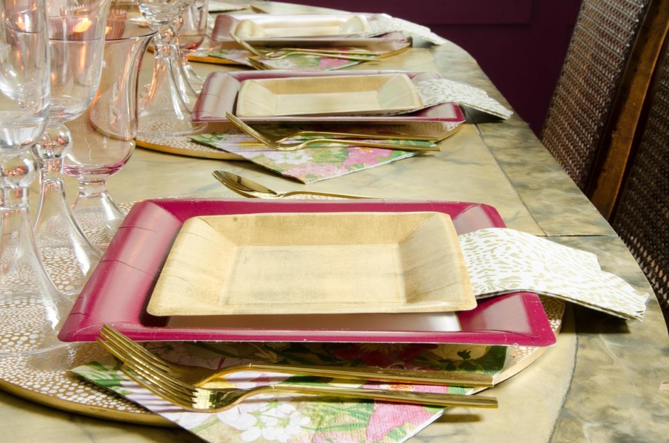16 Count Gold Leaf Square Paper Plates, Salad, Dessert, Party ...