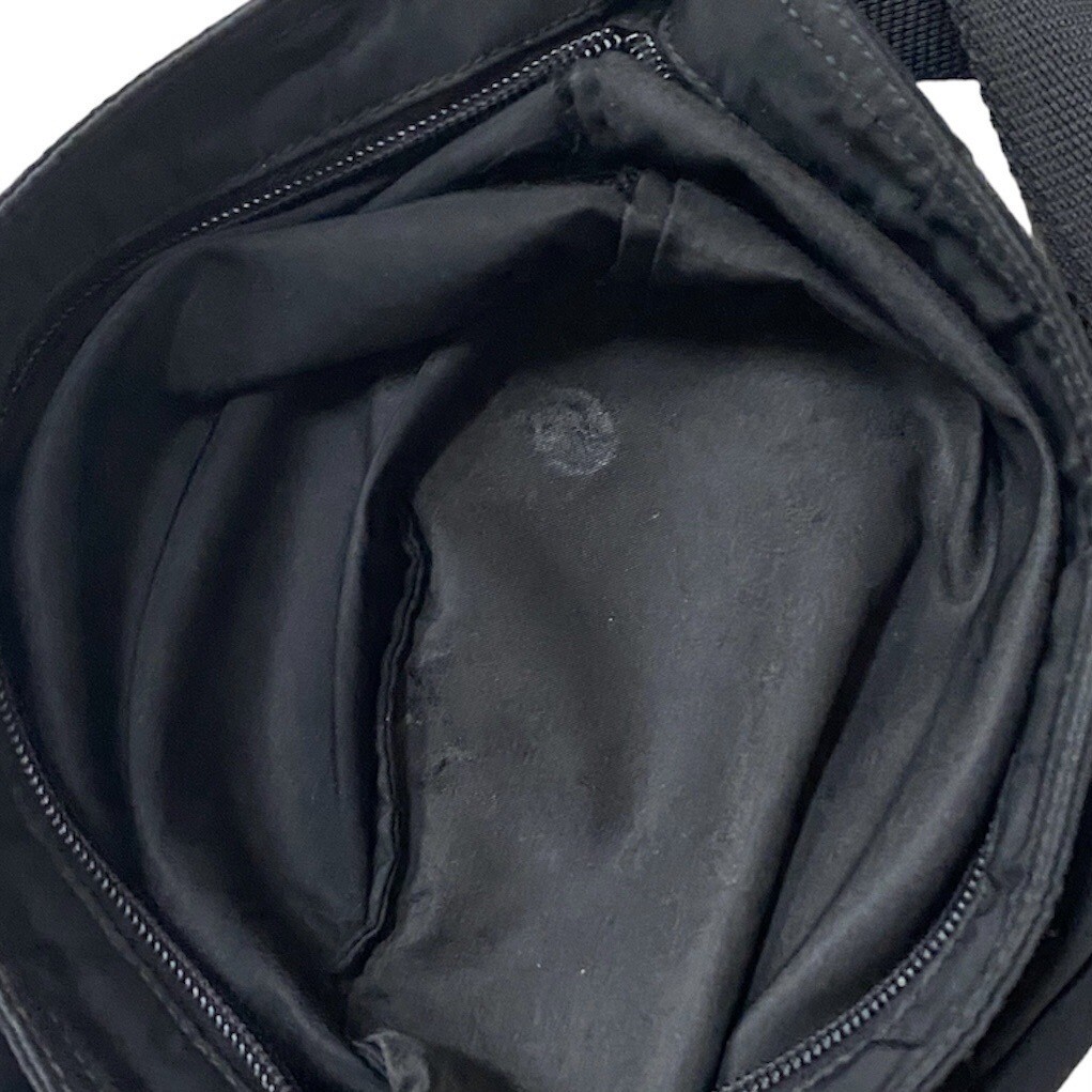 AUTHENTIC PRADA NYLON CROSSBODY ZIPPER BAG, BLACK, H: 10 AUTHENTIC PRADA NYLON CROSSBODY ZIPPER BAG, BLACK, H: 10