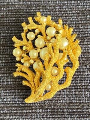 Vintage Trifari Coral Branch Reef Faux Pearl Gold Tone Brooch Pin Ships ...
