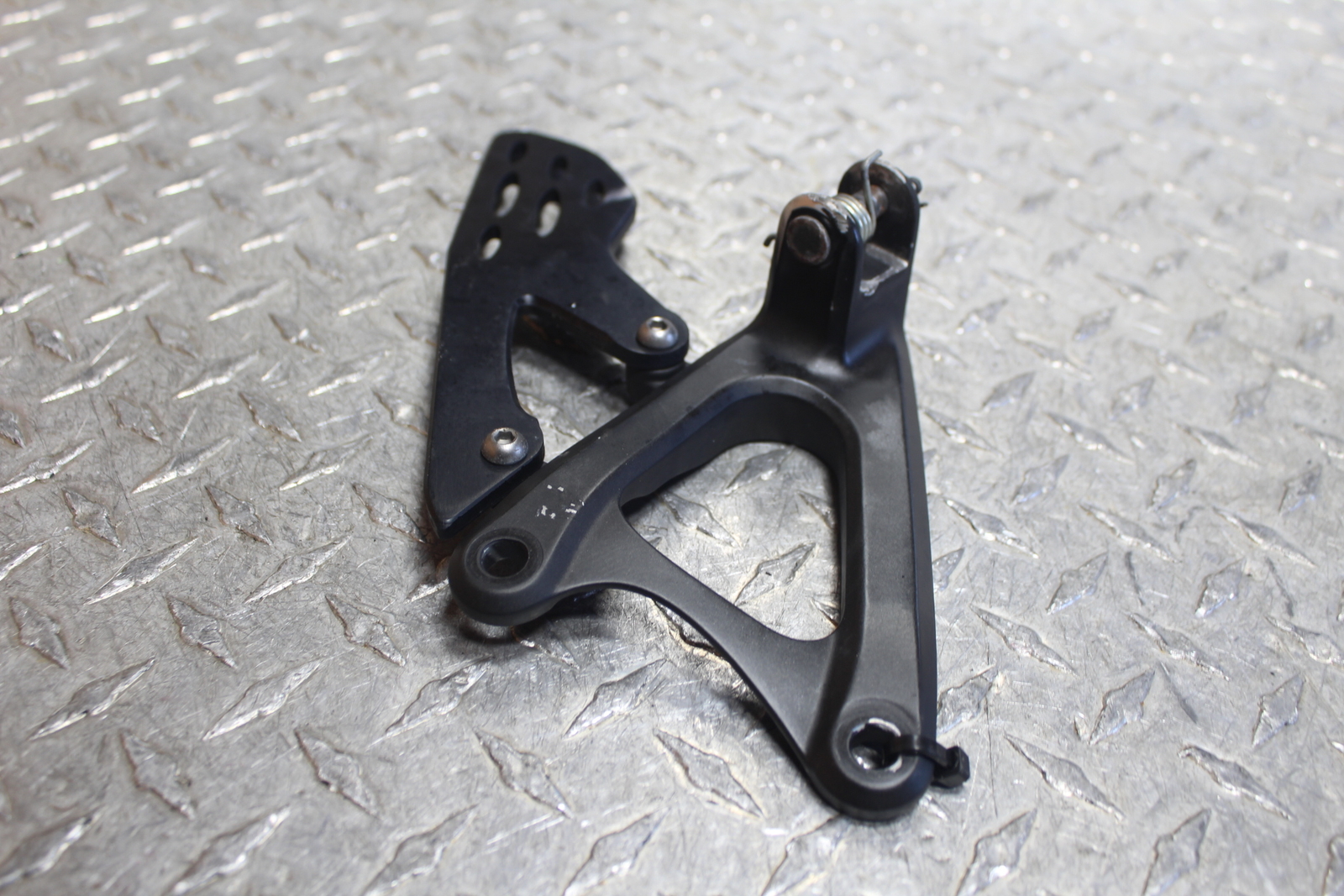 yamaha yzf r1 r1m r1s r6 OEM LEFT FRONT FOOT REST PEG STEP 1KB-27451-00 ...