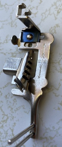 Singer 160359 Slotted Binder Foot Fits Featherweight 221 And Low Shank ...