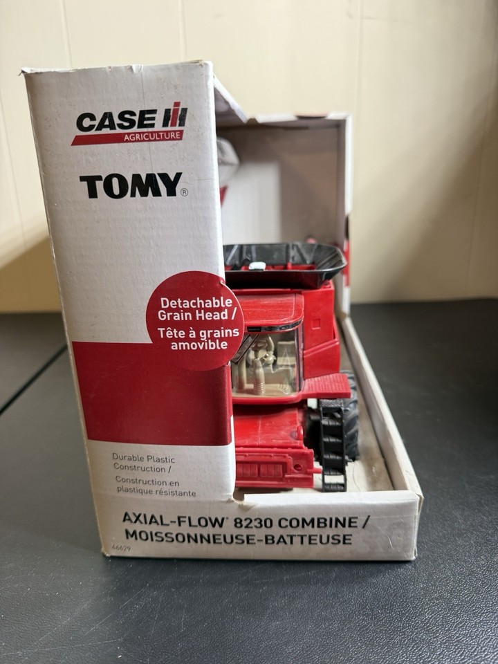 Tomy Case IH Axial Flow 8230 Combine Harvester 1:16 Big Red Farm Series ...