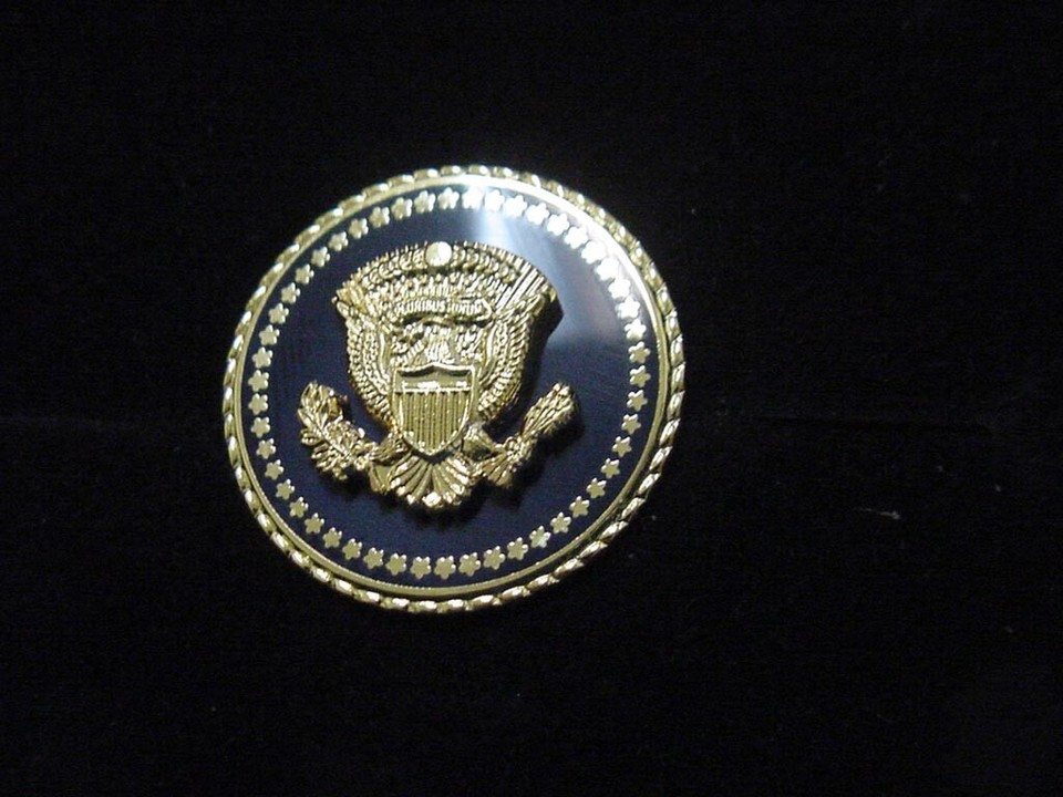 President TRUMP Lapel Pin- Presidential seal Lapel Pin(Gold Color)-Free ...